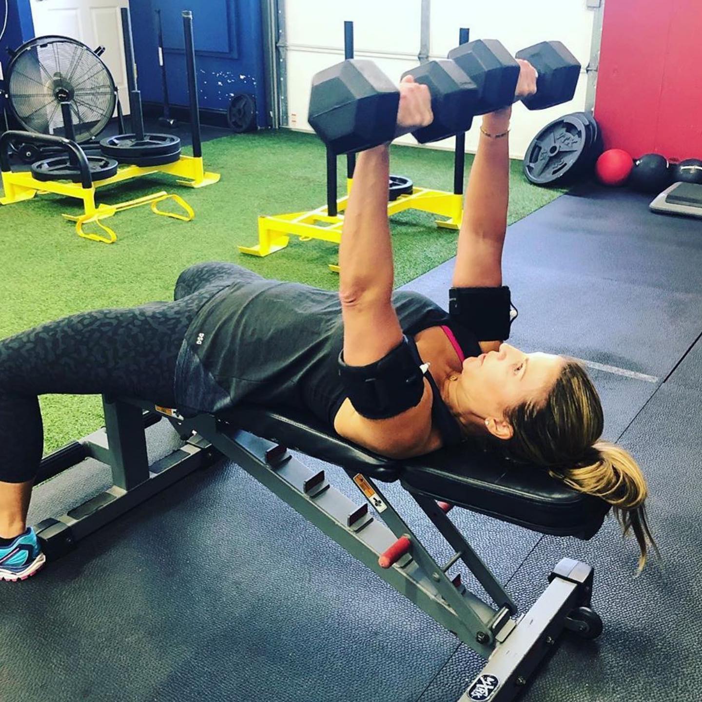 How to Use BFR Cuffs to Train Chest | SmartTools Plus